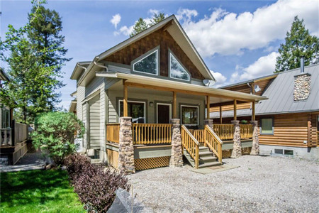 12 Homes for Sale in Edgewater, BC | Edgewater Real Estate